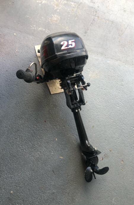Suzuki Df 25 4 Taktni Four Stroke Pomocni Vanbrodski Motor