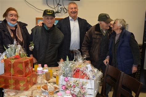 Златко Живков раздаде подаръци на семейства с дългогодишен брак в Монтанско снимки