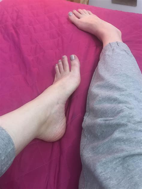 Your Favorite Pale Feet Queen Has Come ☺️😈 Scrolller