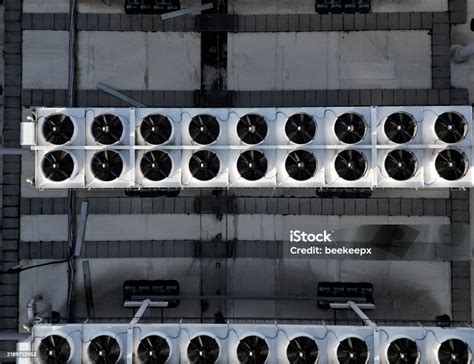 폐쇄 회로에서 물을 냉각시키도록 설계된 산업용 냉각기입니다 수냉식용 냉각수 실내 온도에 관계없이 설정 온도를 유지합니다 국가