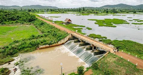 ទំនប់ខ្សាក ក្រៅពីជាប្រព័ន្ធធារាសាស្ត្រ បានក្លាយជាតំបន់ទេសចរណ៍ធម្មជាតិមួយ គួរឲ្យទាក់ទាញ