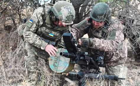 На лінії фронту — 70 бойових зіткнень з ворогом за добу Вечірній Київ