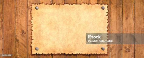 빈티지 웨스트는 오래된 나무 벽에 포스터를 원했다 오래된 종이 마누시또는 양피지 현상수배 포스터에 대한 스톡 사진 및 기타 이미지 현상수배 포스터 배경 주제 0명