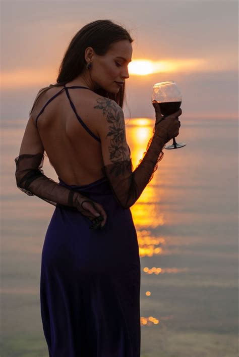 Фотосессия У моря с бокалом вина Nel 2024 Brindisi