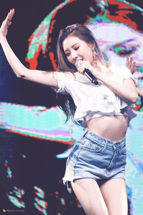 Pin By Loketonuria On Sunmi Kpop Girls Korean Celebrities Kpop Fashion