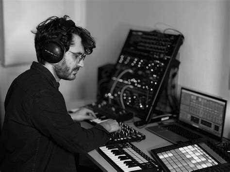 Jérémie Herreman Returns With Refined Focus On Retour En Avion