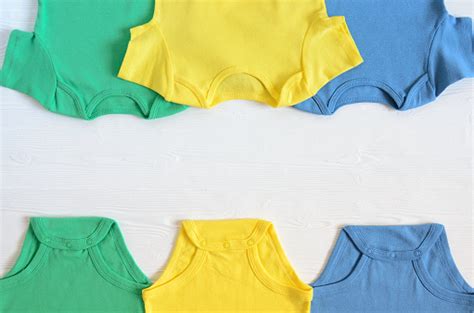 아기 패션 의류 입니다 쇼핑 개념입니다 플랫이 하다 유행 포화 색상입니다 목록 또는 쇼핑 임신과 아기 샤워에 대 한 개요를 바란다 공간 복사 0명에 대한 스톡 사진 및 기타