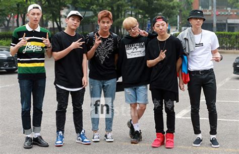 포토 포즈 취하는 HOTSHOT 헉스