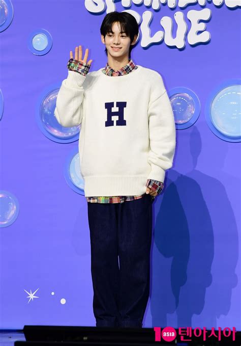 Ten포토투어스 한진 빠져드는 미소 텐아시아