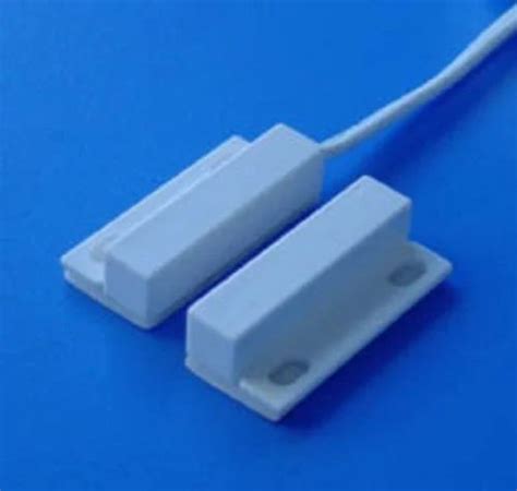 Magnetic Sensor Surface Mount Switch at Rs 250 unit s सरफस मउट सवच in New Delhi ID