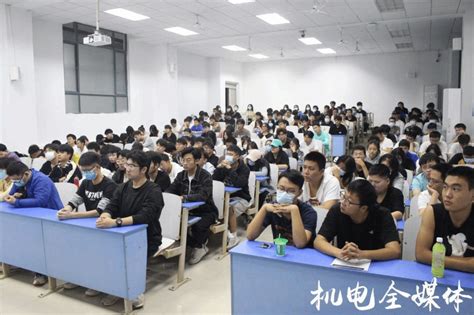 讲文明，树新风，为评估添光彩 ——机电学部召开第四周晚点评 文华学院机械与电气工程学部