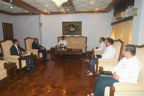 ဒုတိယဝန်ကြီးချုပ်နှင့် နိုင်ငံခြားရေးဝန်ကြီးဌာန ပြည်ထောင်စုဝန်ကြီး ဦးသန်းဆွေ ဘင်္ဂလားဒေရှ့်နိုင