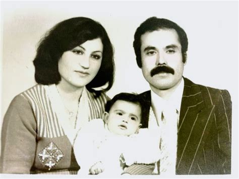 چهل زمستان سال ۱۳۵۶، استودیوی عکاسی لاله در شهرری ثبت لحظه‌ای از عشق و آرامش، قاب شده در تار و