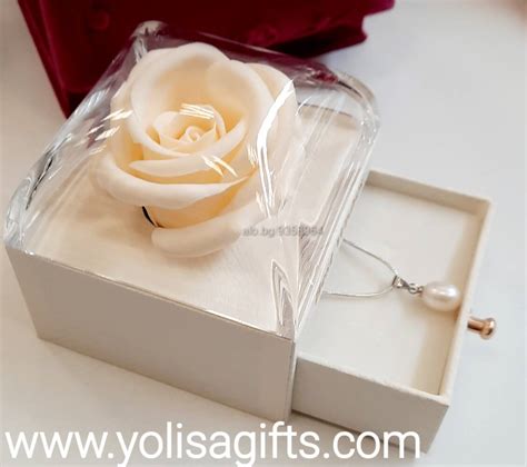 Оригинални подаръци за жена до 100 лв Дамско бижу Перли Бижута София Уникална бутико