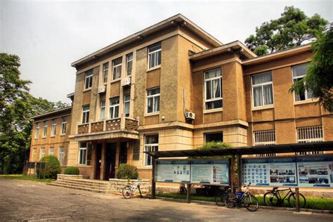 大连理工大学图片素材 大连理工大学设计素材 大连理工大学摄影作品 大连理工大学源文件下载 大连理工大学图片素材下载 大连理工大学背景素材 大连