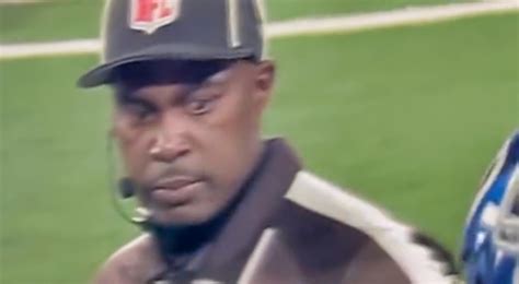 Ref Gets Caught In 4k Staring Down Giants Players Behind