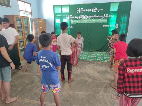 ကမမောင်းမြို့တွင် ၇၅ နှစ်‌ မြောက်စိန်ရတုပြည်ထောင်စုနေ့အထိမ်းအမှတ်အကြို ကျောင်းသား ကျောင်းသူများ