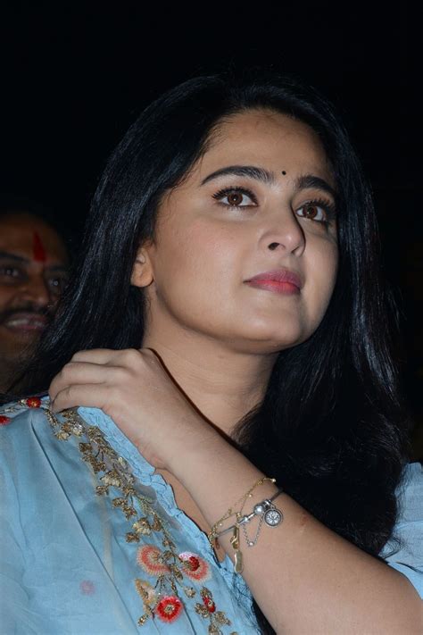 Anushka Shetty Photos Find Latest Hd Images Pictures Stills Pics Filmibeat