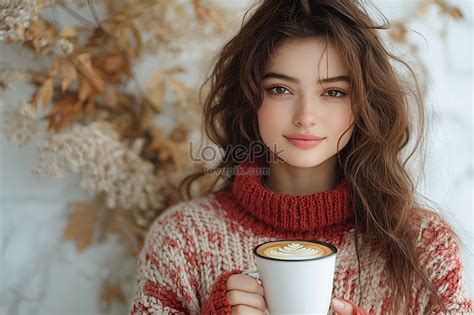 커피를 들고 행복한 여자 사진 무료 다운로드 Lovepik