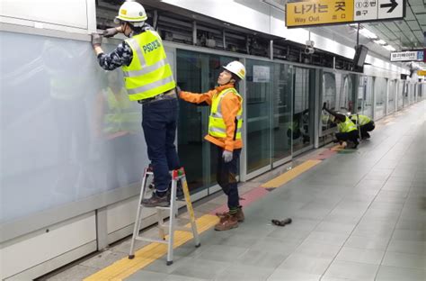 서울지하철 5~8호선 승강장 안전문 광고판 철거 데일리팝
