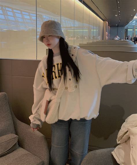 11658 [모델소장] 오버핏 남녀공용 레터링 쭈리 맨투맨 3color