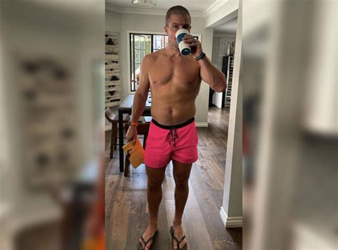 Stephen Amell Flaunts Rock Hard Bod Shirtless In Pink Shorts Nutrition Center
