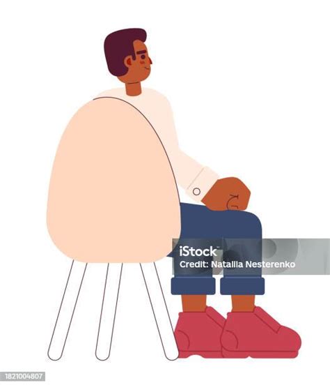 흑인 젊은 성인 남자가 의자 뒷모습 2d 만화 캐릭터에 앉아 있습니다 아프리카 계 미국인 남자 강의 참석자 고립 된 벡터 사람