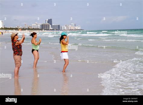 Miami Beach Floridaatlantic Ocean Water Shoresurfwaveswateryoga