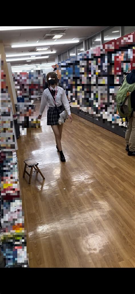 Vol 42[衝撃マンポロあり]スタイル良すぎな激カワショート白チェ K逆さ撮り Pmgd