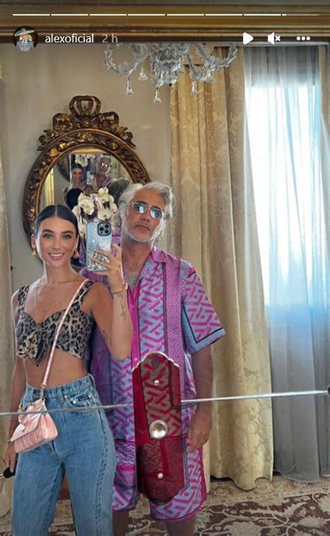 Famosos al desnudo de Rosalía en ropa interior al pre cumpleaños de Thalía y Nodal sin tatuajes