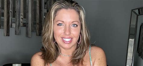 Courtney Ann Goes Braless Under Satin Robe To Tease Her ‘christmas Tree