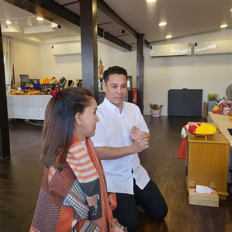 Photo Gallery ต้อม รัชนีกร น้ำตาซึม ขอพรหนังหน้าครู ให้เรื่องร้ายๆ