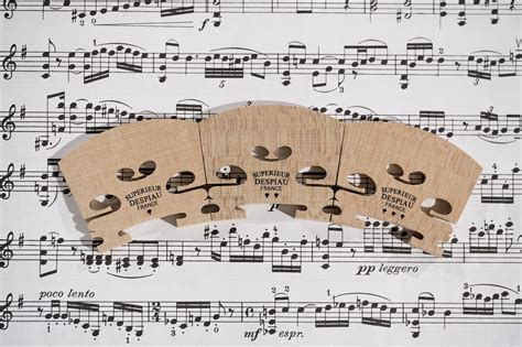 Lyra 🎻edwin為您提琴音色保駕護航！🎶 提琴音色表現離唔開琴馬嘅調整，而一個合適嘅琴馬需要專業師傳嘅精準調校 ！edwin喺多年經驗嘅專業師傳👨‍🏭，專注為每位客人度身訂造精準調整