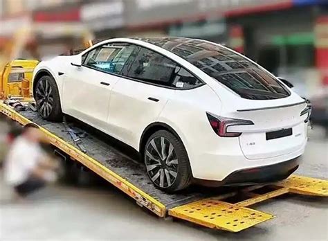 特斯拉「改款新model Y」實車暴雷曝光了！外觀、內裝都換新 Ettoday車雲 Ettoday新聞雲