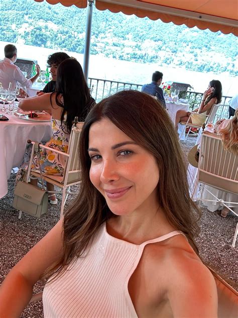 صور نجمات بدون مكياج على البحر ونصائح لحماية البشرة من اضرار الشمس في