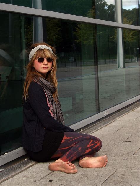 Zina Set Toes In Action Photos Zina Set Toes In Action Photos