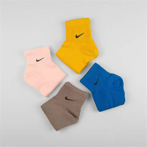 جوراب ساق کوتاه ورزشی طرح نایکی مانکن