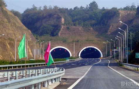 桃花峪隧道在哪儿 雀儿山隧道 秦岭隧道 大山谷图库
