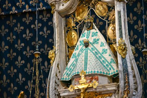 Les Vierges Noires Aux Origines Dun Mythe D Coder Les Glises Et Les Ch Teaux