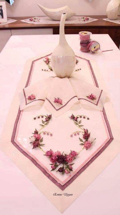 1 392x700 195kb Вышивка на шелковых лентах Урок по созданию цветка из ленты Искусство из лент