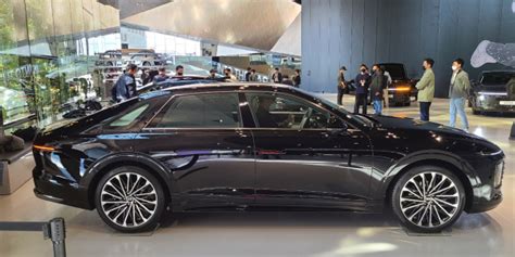 [현장] 베일 벗은 7세대 그랜저 전통에 미래 디자인 입힌 플래그십 세단