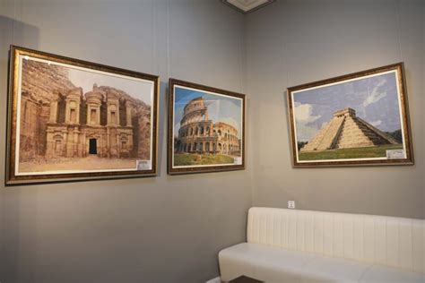 Фото Соёлын яамны үзэсгэлэнгийн танхимд уран хатгамлын үзэсгэлэн