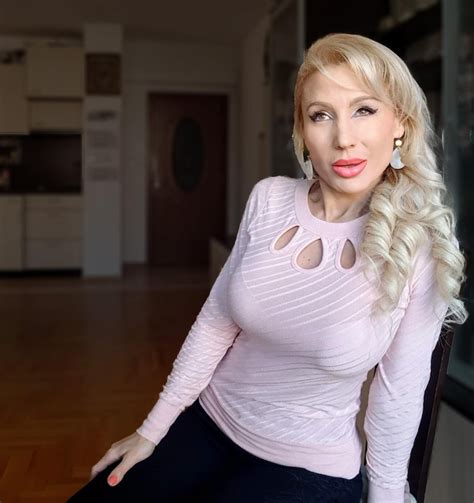 Фотографии на тему «Девушки Большими Сиськами — скачивайте бесплатные изображения высокого