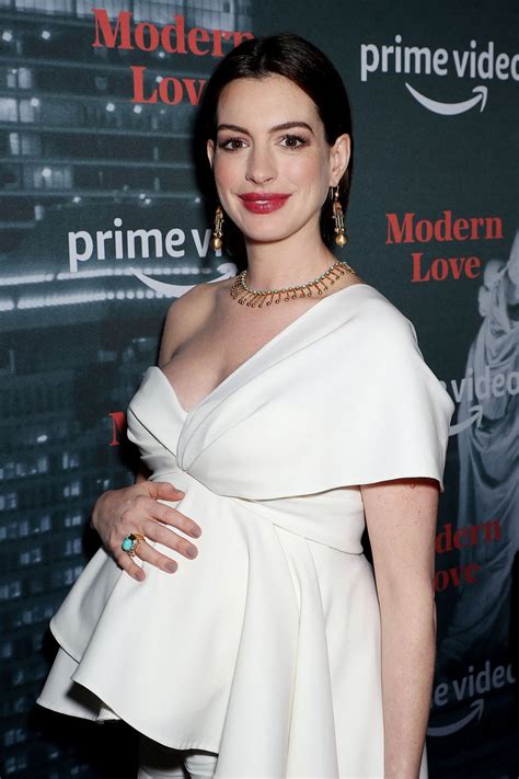 Anne Hathaway Pregnant In White Dress Photos The Fappening