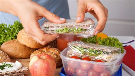 ඔබේ දරුවාගේ පාසල් දිවා ආහාරයට සුදුසු හා නුසුදුසු ආහාර වර්ග මෙන්න Sbs සිංහල වාර්තා Sbs Sinhala