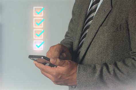 목록의 상자에 체크 표시를 하는 사업가 가상 화면에 표시 동의 확인란 설문지 성취 또는 만족의 개념 검사 보기에 대한 스톡 사진 및 기타 이미지 Istock