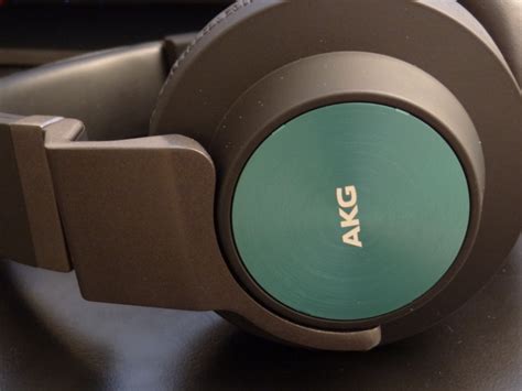 AKG K545 – Design and Look | Totally Dubbed