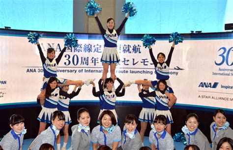 Ana、国際線就航30周年 歴代制服ファッションショーも