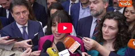 Scutellà decaduta show dei grillini al Senato cercano di occupare i banchi del governo al