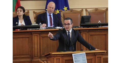 Цончо Ганев за инцидента с футболния фен Това е целенасочена политика